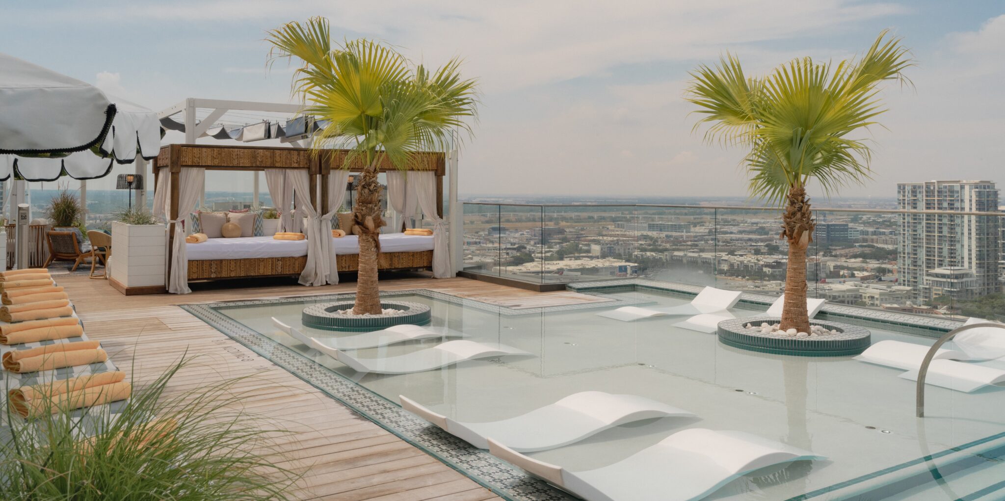 Rooftop Pool - Hotel Swexan